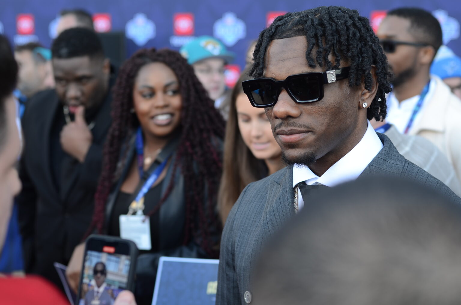 NFL Drafts Prospects Flaunt Their Style on the Red Carpet at the Fox ...